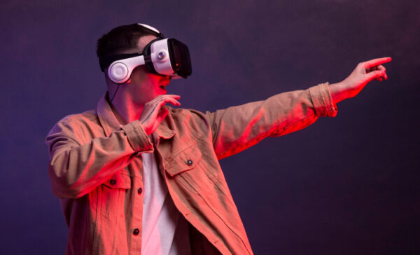 How Virtual Reality Is Redefining Customer Experiences – HT Mega Library